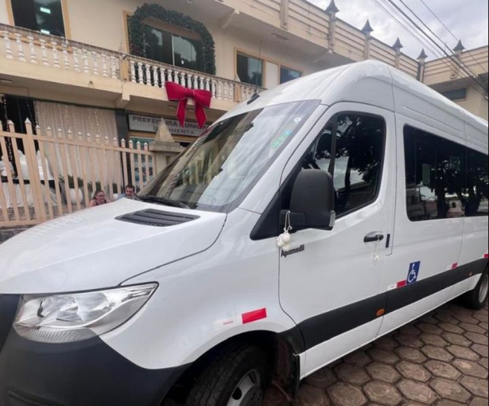 Jornal Ponto - Prefeitura de Pimenta adquire nova van para transporte ...
